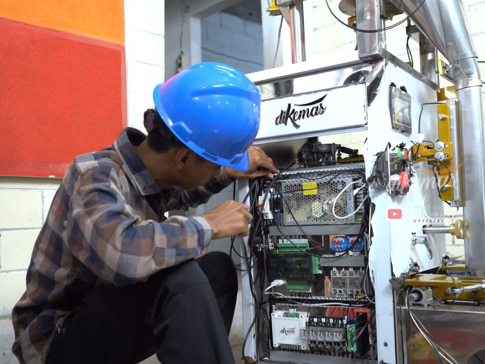 Mesin Kemas Permen Otomatis untuk Produksi Lebih Cepat